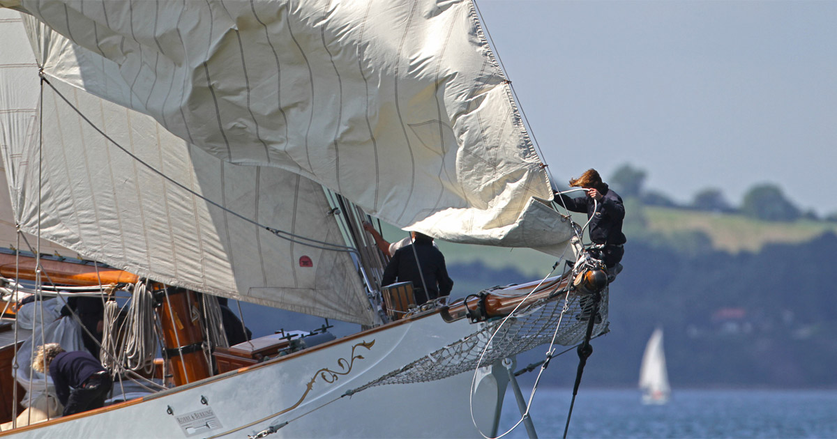 Does anybody know this catboat design or recognize the designer of this ...